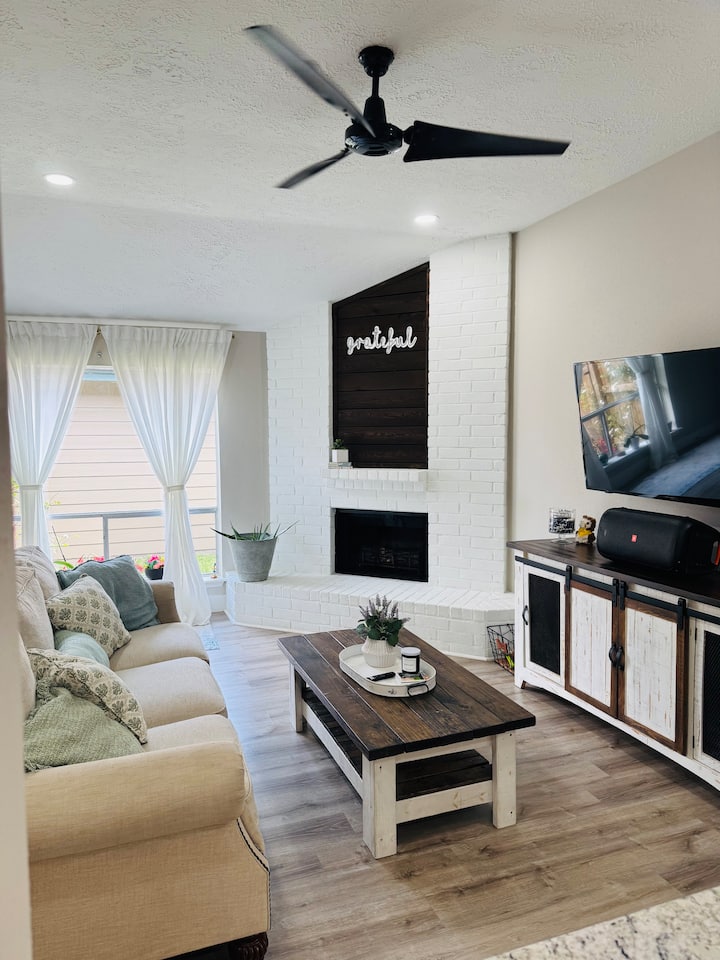 Unwind | Clean, Cozy, Convenient - Tomball, TX