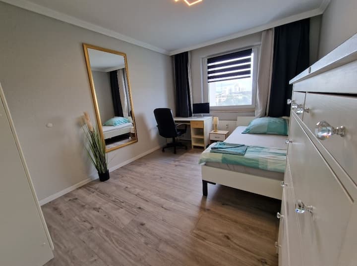 (Nur Frauen) Wg-zimmer Nähe Eschborn Giz/e&y/börse - Eschborn