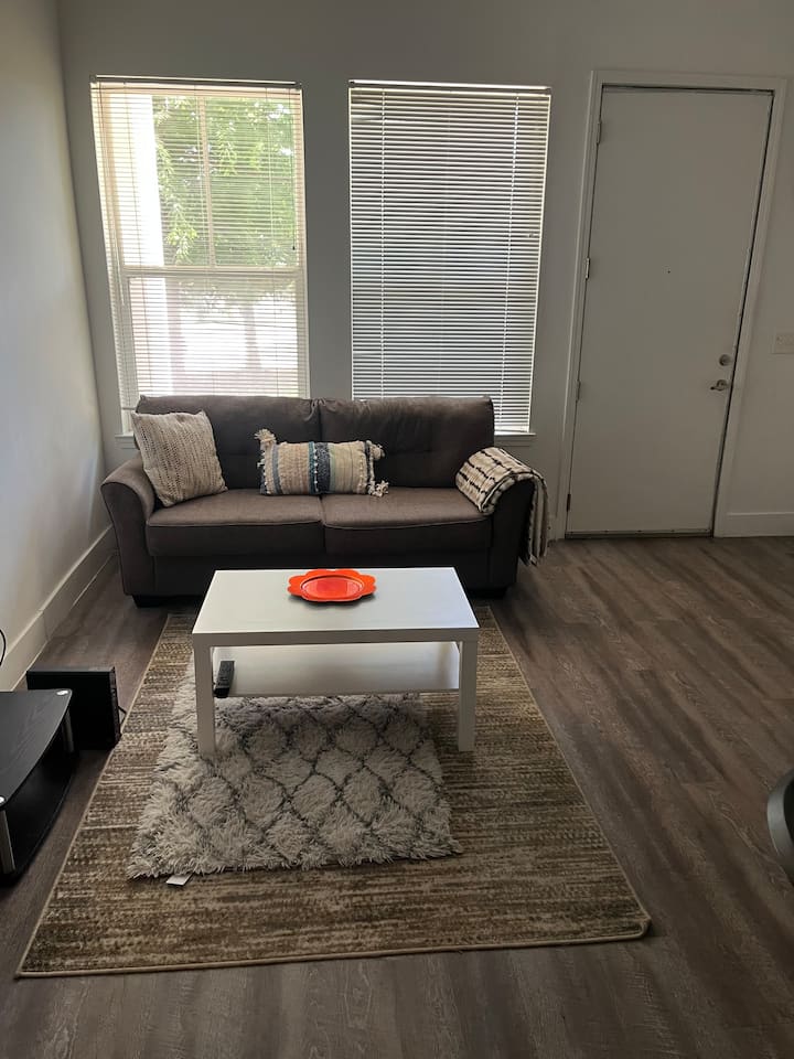 Railside Getaway - Atlanta, GA