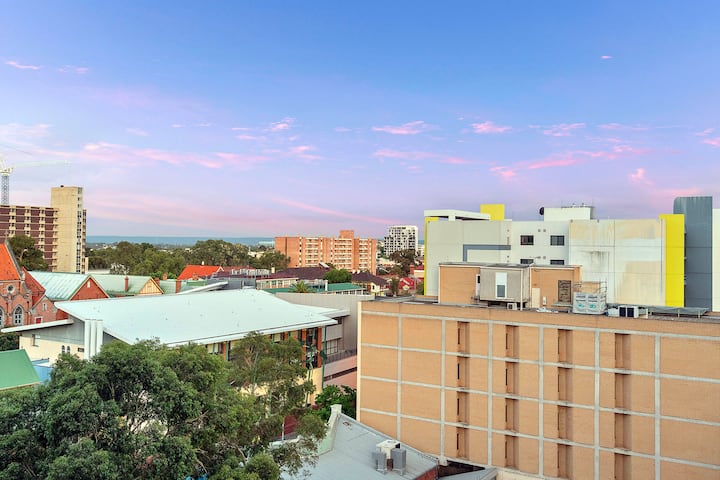City Views Balcony, Walk To Top Sights, Workspace - Perth