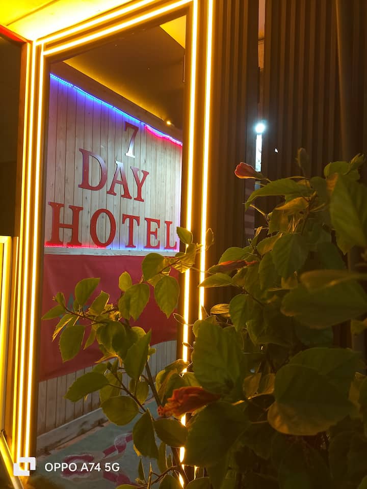 Vous Ne Payez Que L'hébergement, Pas Les Frais. - 