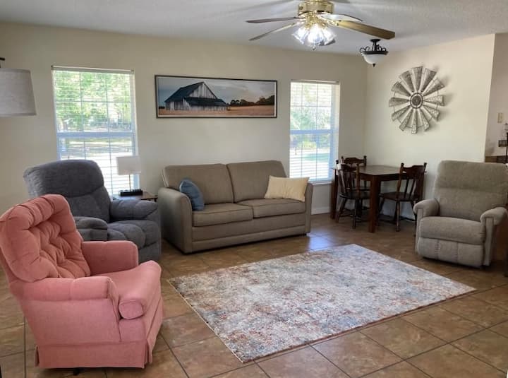 Berry’s Cottage In The Oaks - Okeechobee, FL