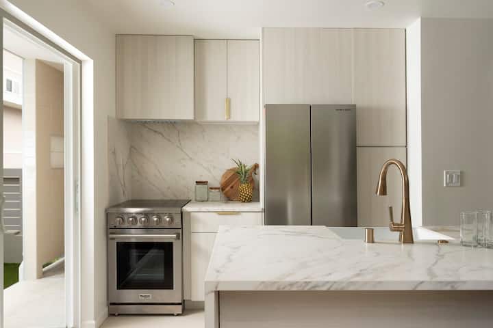 The Modern Kailua Beach House - Kailua, HI