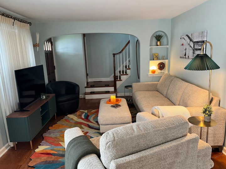 The Rust Belt House - Brookfield Township, OH