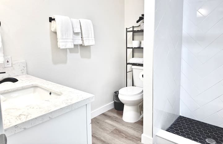 Separate Entrance Master Bedroom With Private Bath - Moreno Valley, CA