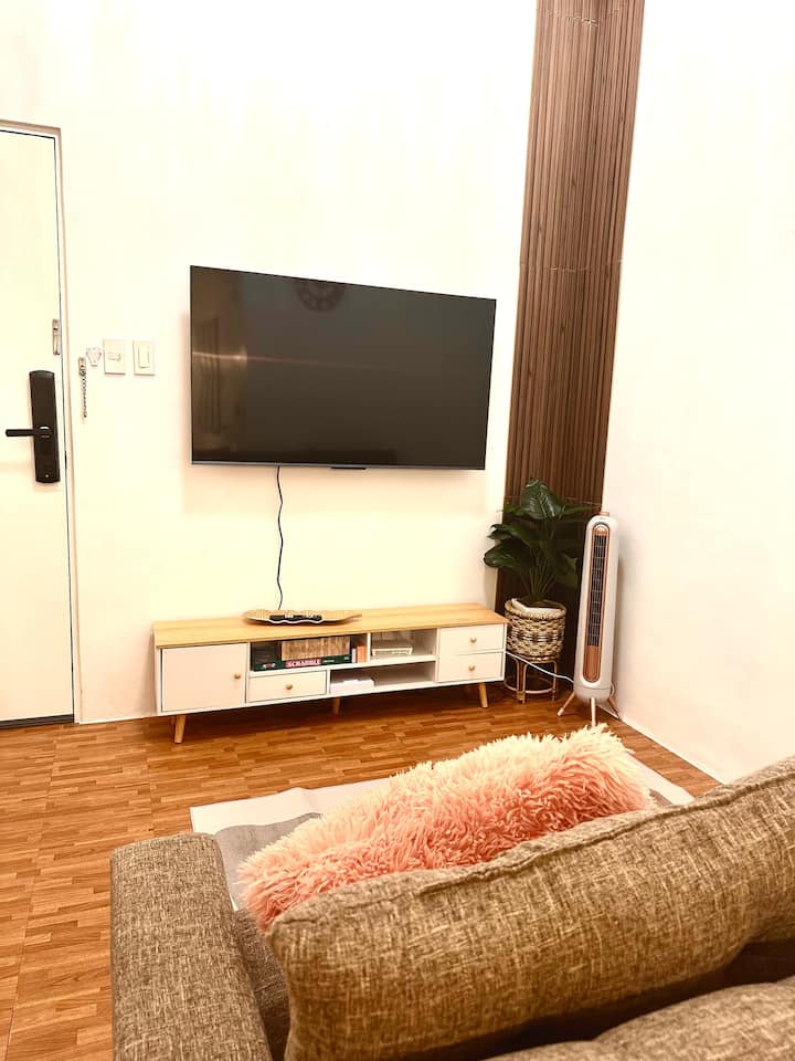 Cozy 5br 4bt Boni Edsa Near Mrt W/ Netflix Karaoke - Taguig