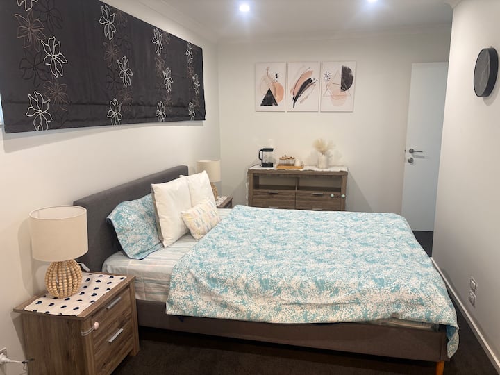 Room In Christchurch
Queen Bedroom With Ensuite - Christchurch, New Zealand