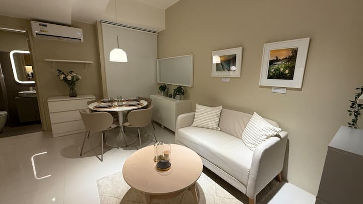 Best Value - Cozy 1br-makati, Wifi, Pool & Gym - Makati