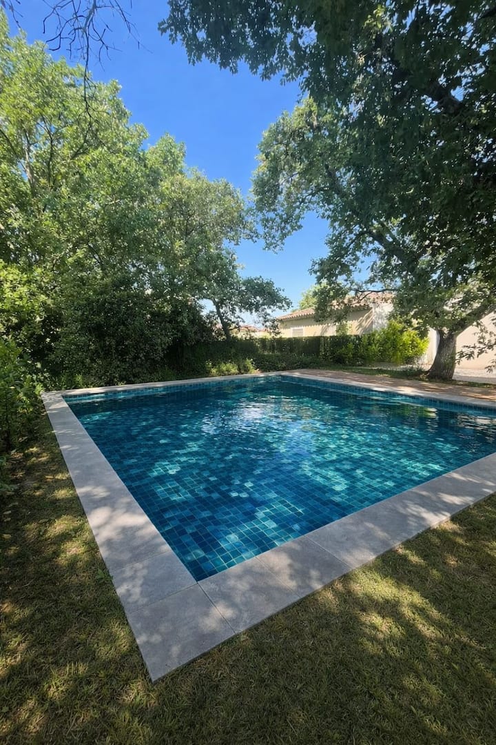 Villa "Les Chênes" Avec Piscine - France