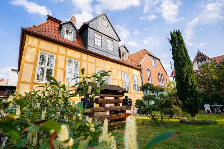 Harzträume No.2-altstadt-brockenbahn-parkplatz - ヴェルニゲローデ