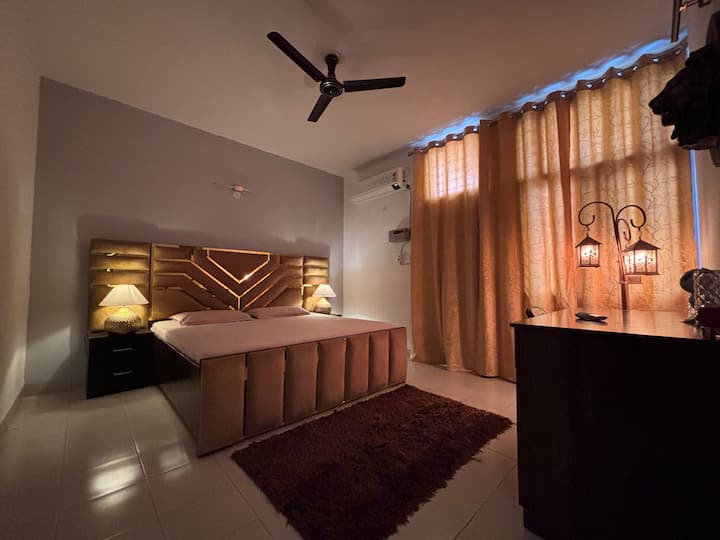 Terminal Stay- 1 Lux Bed Shared Living And Kitchen - Meerut