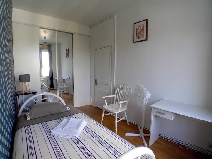 Chambre Dans Jolie Maison - Angers