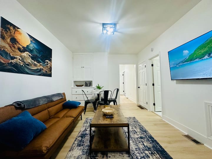 2 Br Modern Comfort | Historic Stockade A1 - VIA Aquarium, Schenectady