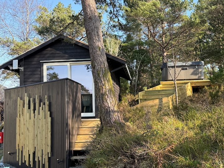 Sea Cabin With Private Jacuzzi - Florø