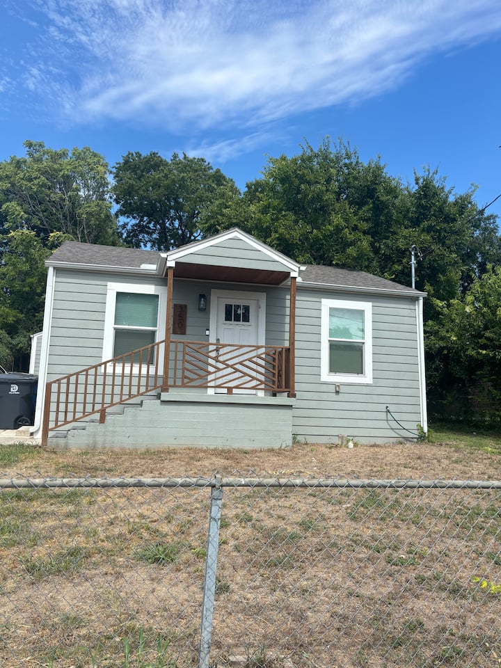 Cozy Family Home Minutes From Downtown - Dallas, TX