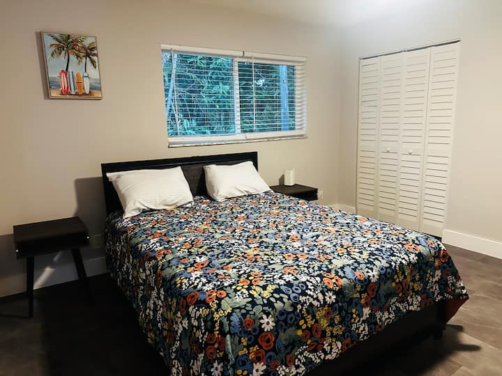 Updated 1bd Stylish, Spacious, Parking, Pets - Delray Beach, FL