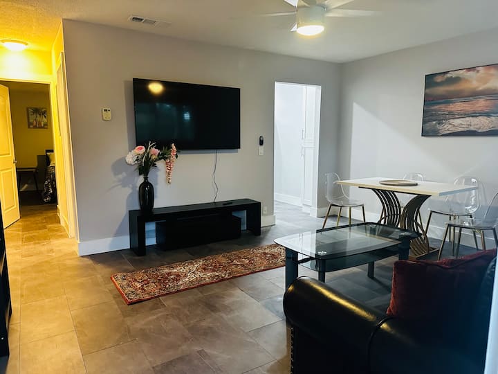 Updated 1bd Stylish, Spacious, Parking, Pets - Boynton Beach, FL