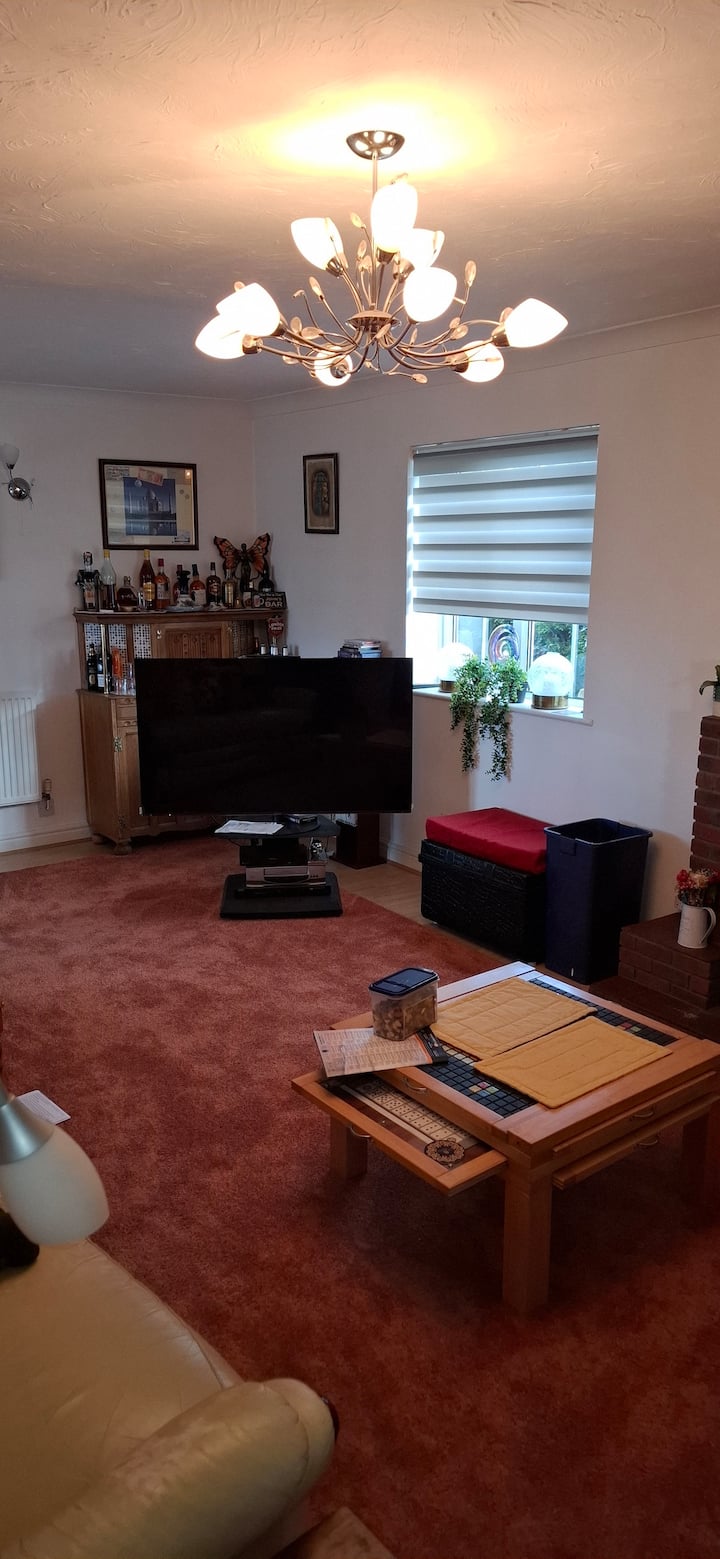 3 Guest, King Ensuite & Separate Single Bedroom - Chepstow