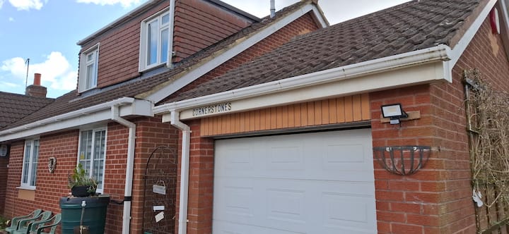 5 Guest, 2x Double 1x Single,2 Bathroom, Breakfast - Chepstow