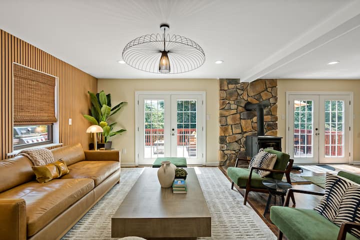 Cozy Retreat Cabin | Sauna | Hot Tub | Family Fun - West Virginia