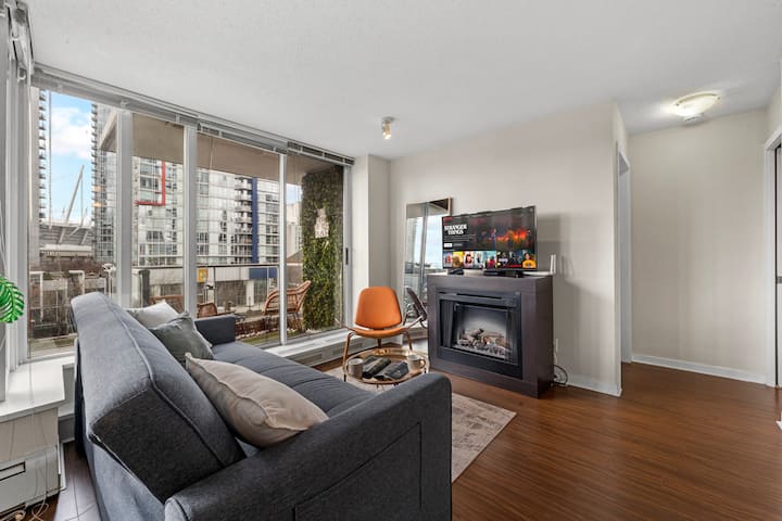Downtown Vancouver Stay|sleeps 5 • Pool & Parking - Vancouver