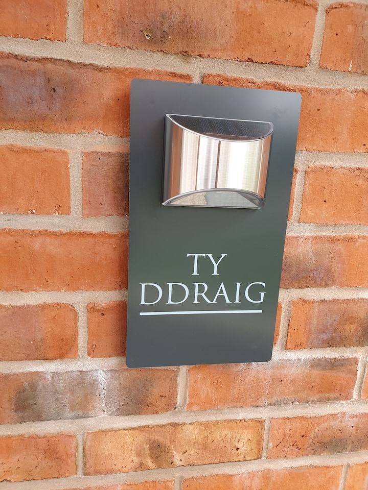 Welcome To Ty Ddriag (Or Dragon's House) - Abergele