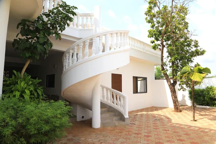 Maison Blanche Rooftop - Benin