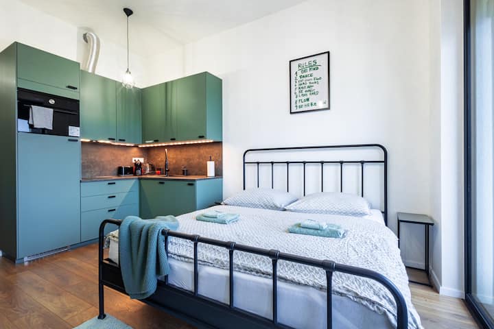 Green Jungle Studio | Balcony + Easy Center Access - Bratislava