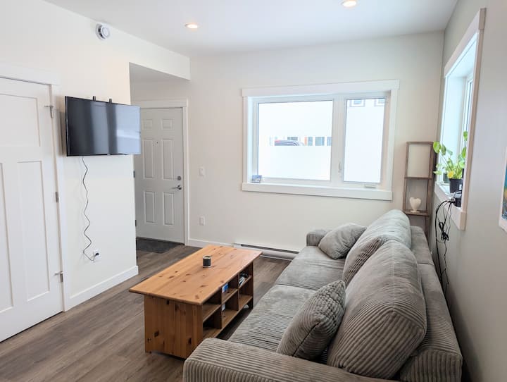 Cozy Modern Apartment - Whitehorse