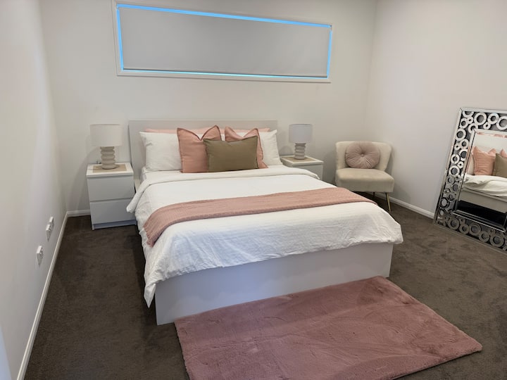 Live In Luxury And Comfort - Oxley
