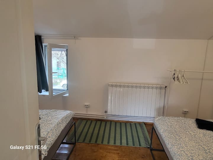 Leonida Varnali  Level  One - Bukarest