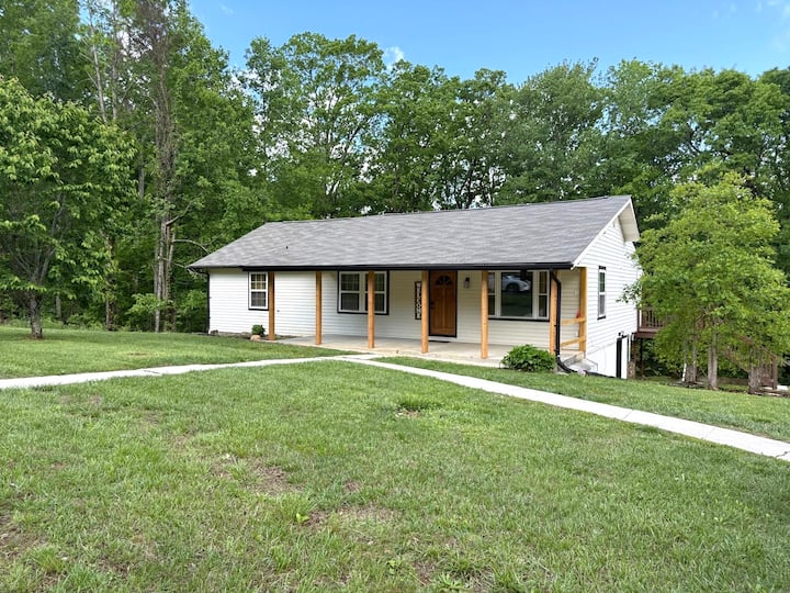 New! Cozy Mountain Hideaway! Central! - Blue Ridge, GA