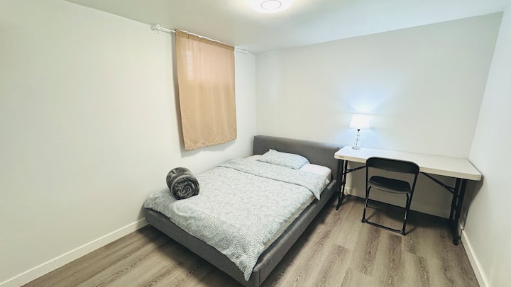 Roomz近萨大及皇家医院的全新地下室单间带wi-fi及路边免费车位 - Saskatoon