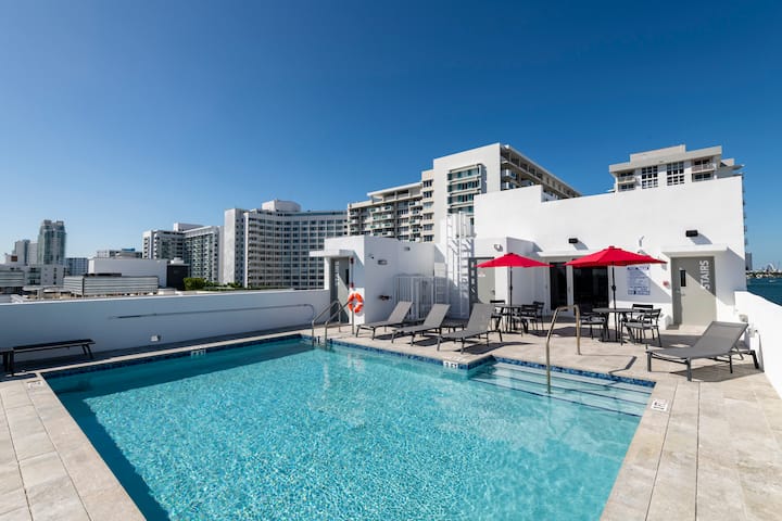 South Beach 2br-2ba Apt With Rooftop Pool #104 - S - Miami Beach, FL