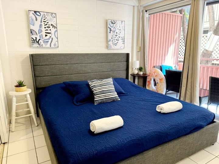 Vintage Waikiki Surfhaven, 2 Blocks To Beach! - Honolulu, HI