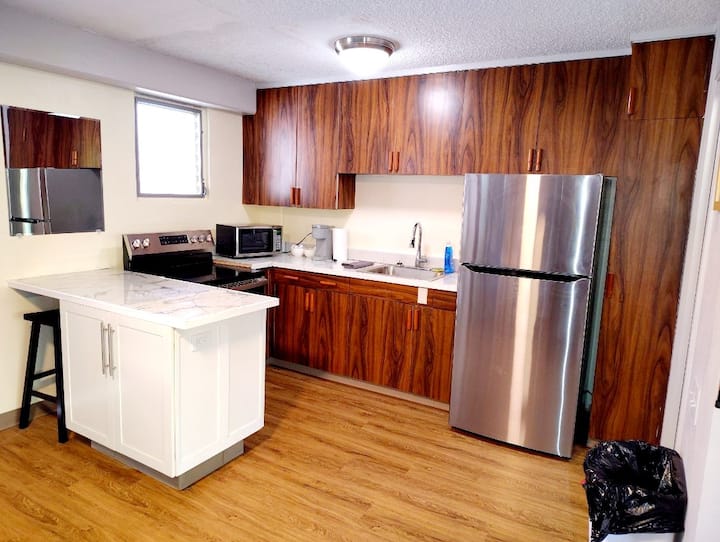 Waikiki Apt, Wifi Kitchen, Pool! Sleep 6-8! - Honolulu