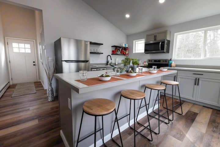 Aurora Haven | Mountain & Lake With Stunning View - Wasilla, AK