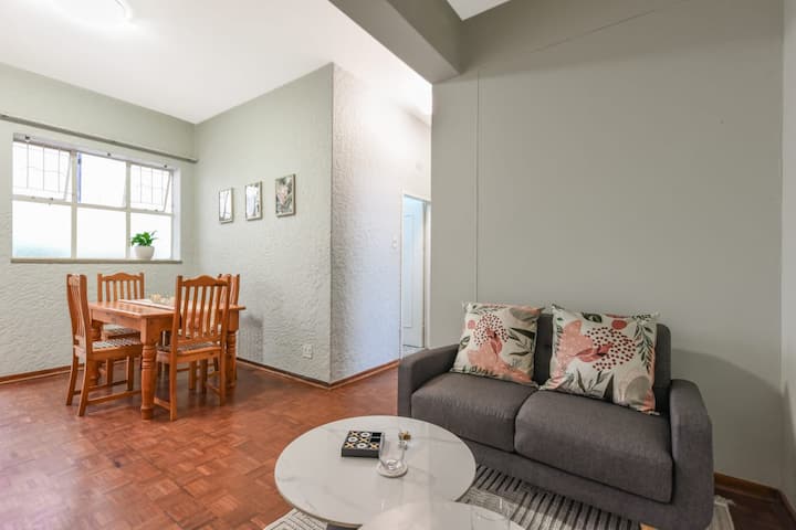 Homely Apt At Rosebank Mall - Johannesburg