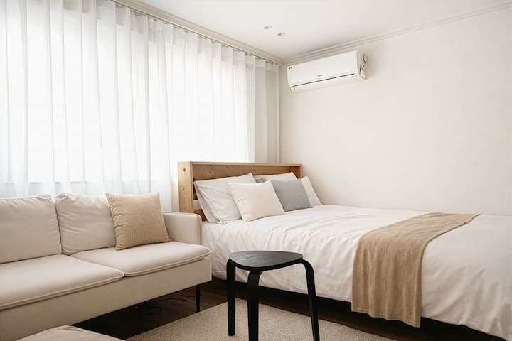 (신규)홍대입구역•합정역5분•yg엔터•한강•2베드룸•무료짐보관•공항버스•편의점•상수•단독 - South Korea