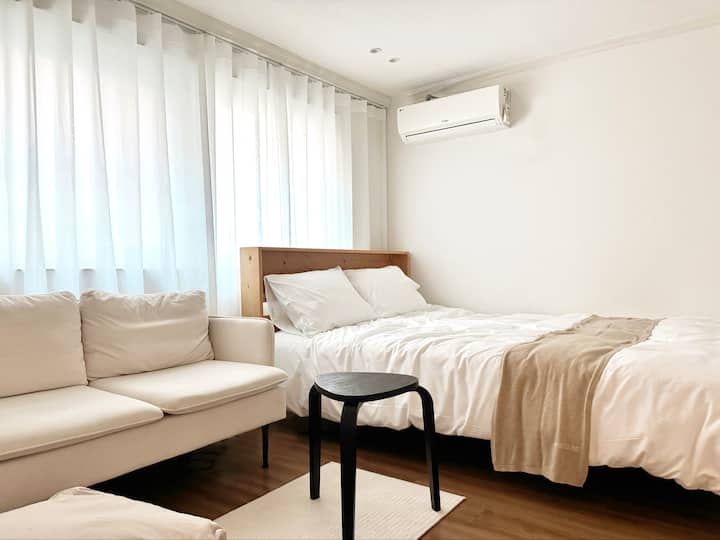 [신규특가] 홍대입구역#Yg엔터#합정역5분#단독#한강#2베드룸#공항버스#무료짐보관#편의점 - 대한민국