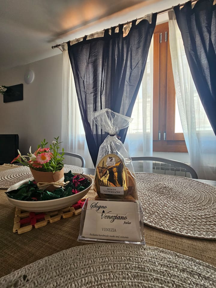 Vivaldi"  Lovely View 50 Meters Piazza S. Marco - Wenecja