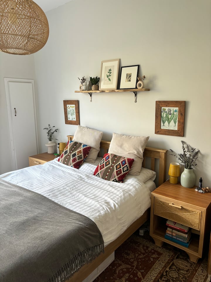 1 Bed Flat With Private Garden - Brentford