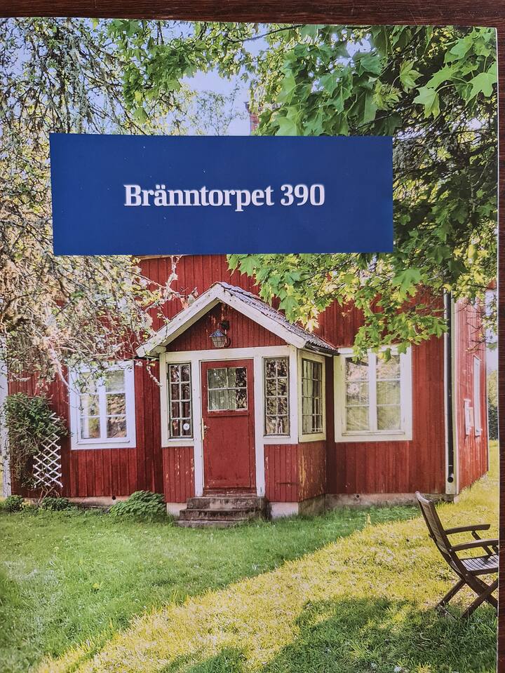 Enskilt Torp Nära Sjö & Stad - Sala