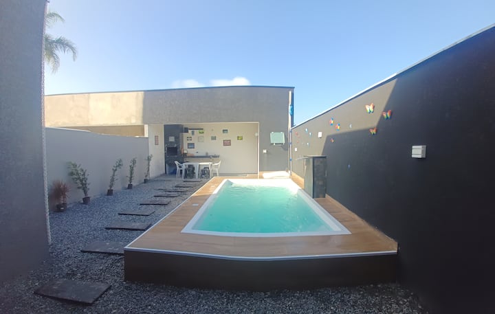 Aluga-se Linda Casa Na Praia Com Piscina - Itapoá