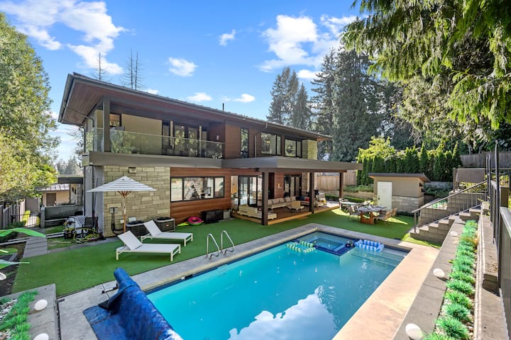 "New" Mansion Near Capilano Bridge: Pool, Hottub - Vancouver