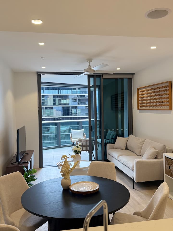 Stunning 2b2b River View  | Steps From Casino - Brisbane