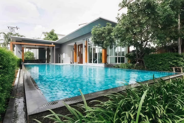 Spacious 3-story, Steps To Pool - Bangkok