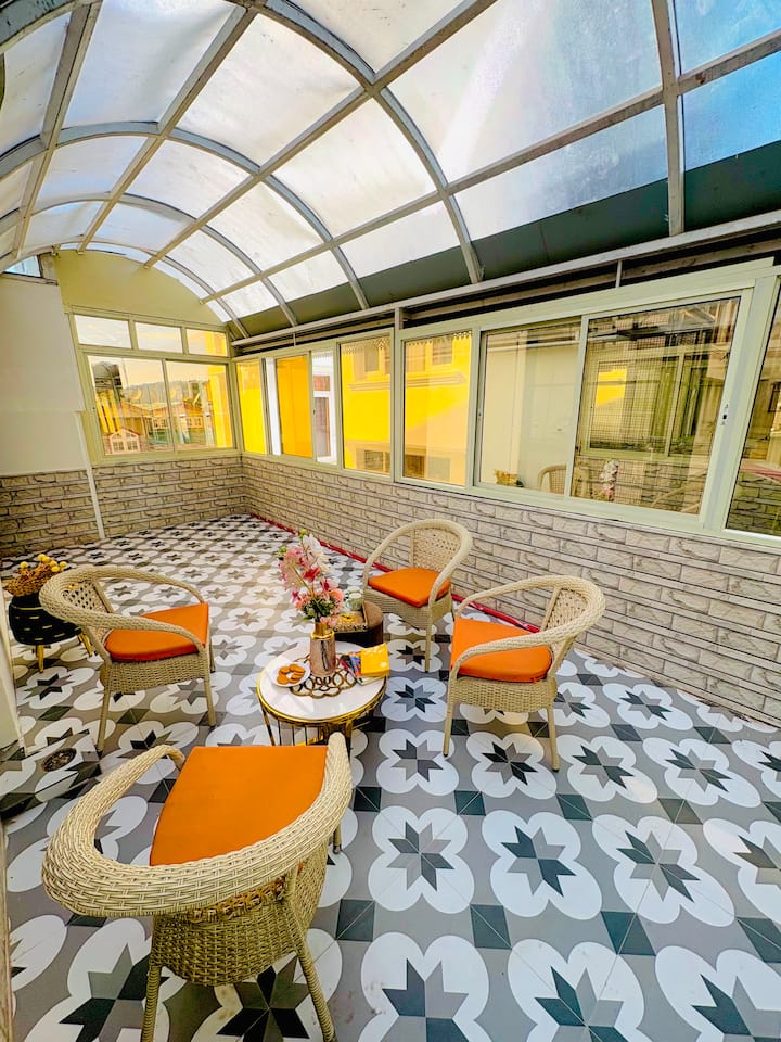 3br Lavish Bungalow W/glass House,&modern Interior - Shimla