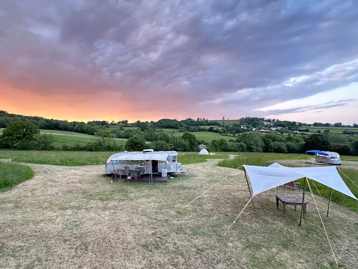 1946 Airstream 6 Berth Optional Hot Tub And Sauna - Honiton
