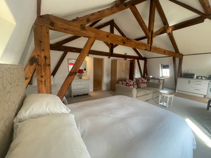 Top Rear Studio - Stamford